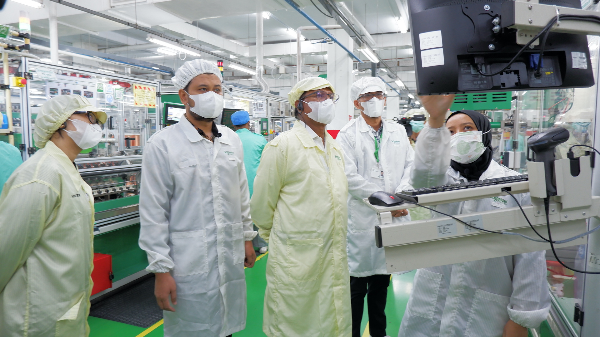 Schneider Electric Smart Factory Pushes New Data Center Technology ...