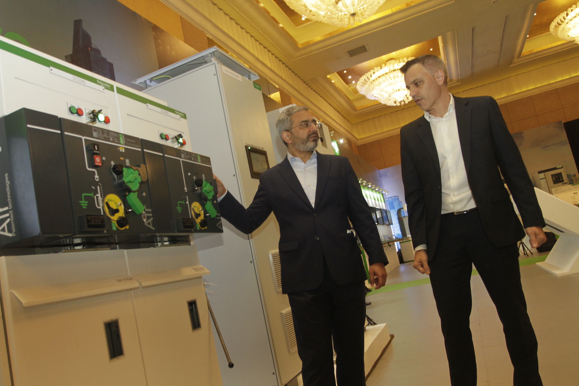 Schneider Electric Dorong Elektrifikasi dan Digitalisasi untuk ...