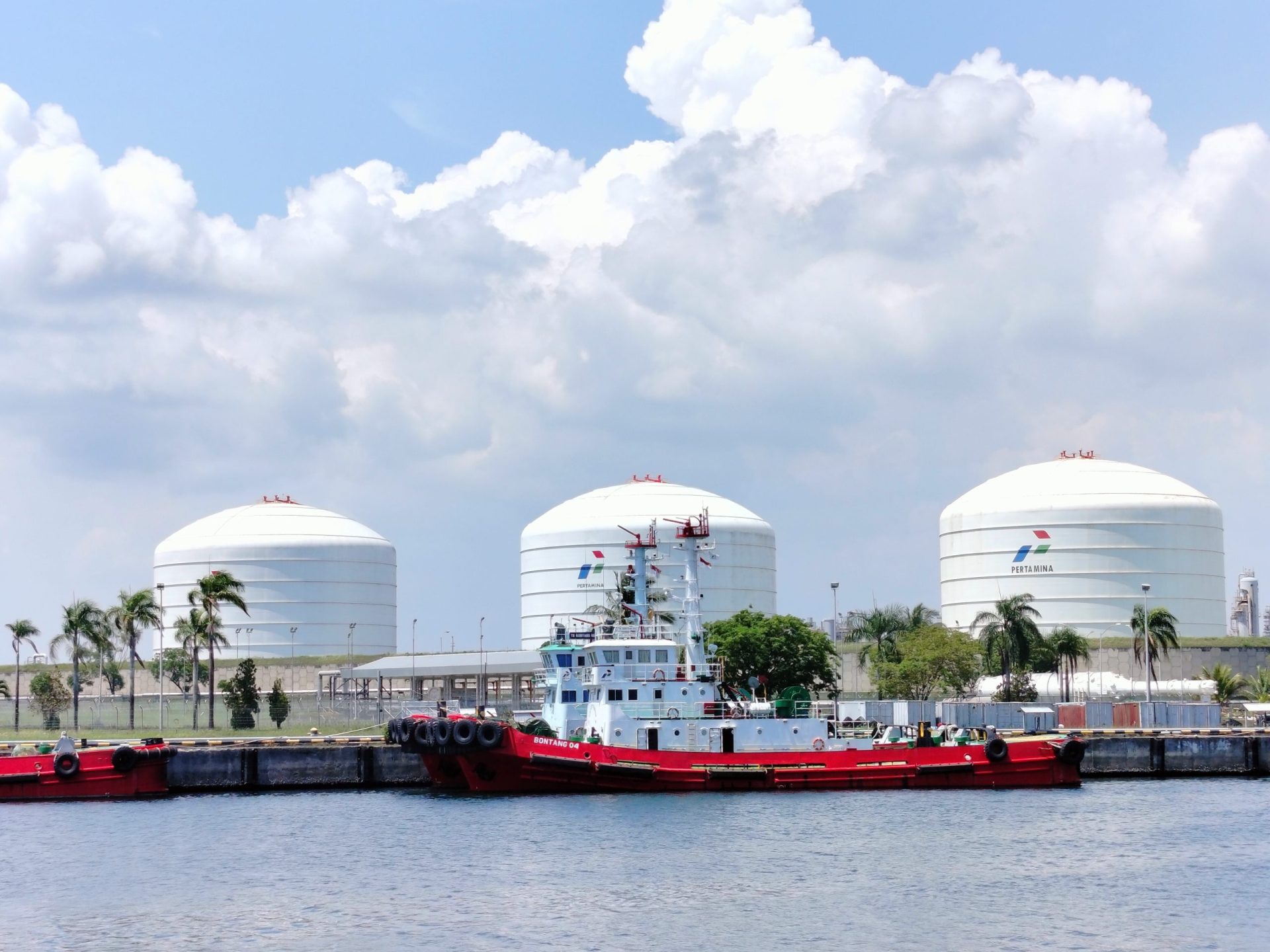 Companies from Four Continents Learn to Operate Refinery from Badak LNG ...