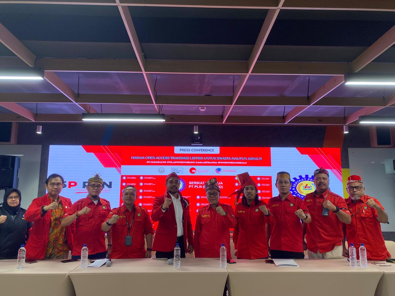 SP PLN: Benalu dalam Transisi Energi Nasional, Tolak Power Wheeling ...