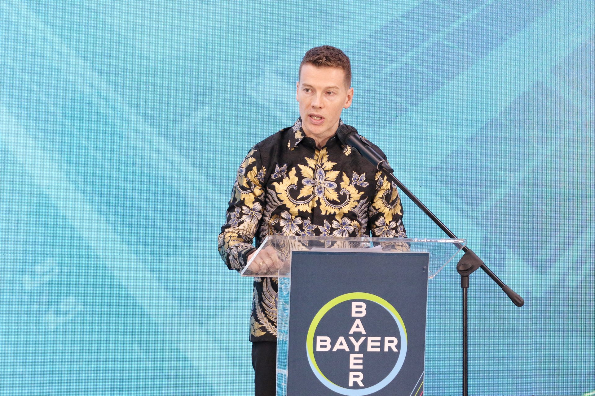 Dukung Transisi Energi, Bayer Resmikan PLTS Atap Terbesar di Industri ...