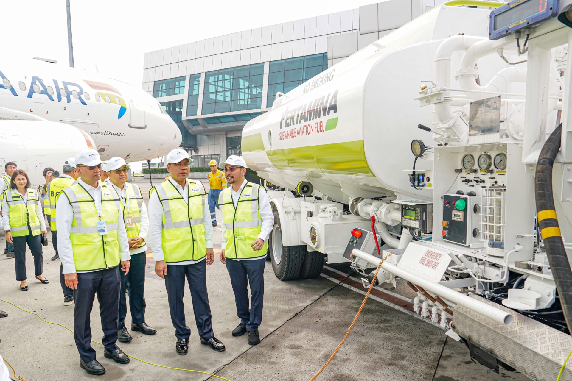 Pertamina Patra Niaga Salurkan Sustainable Aviation Fuel Produksi Dalam ...