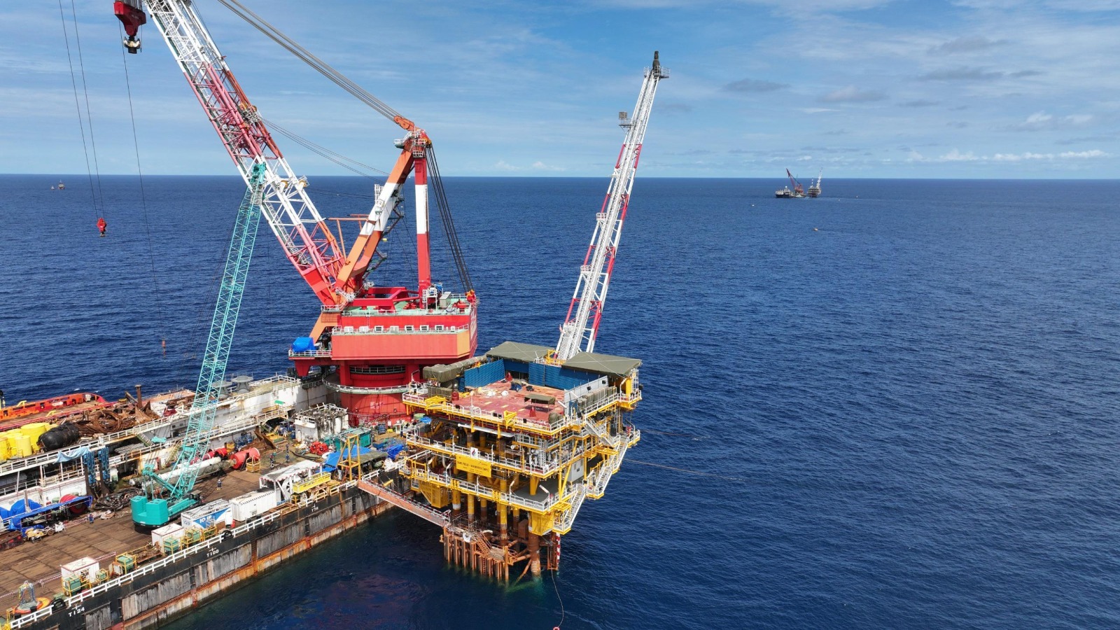 The 1,000-tonne jacket and topside installation of the Manpatu Project ...